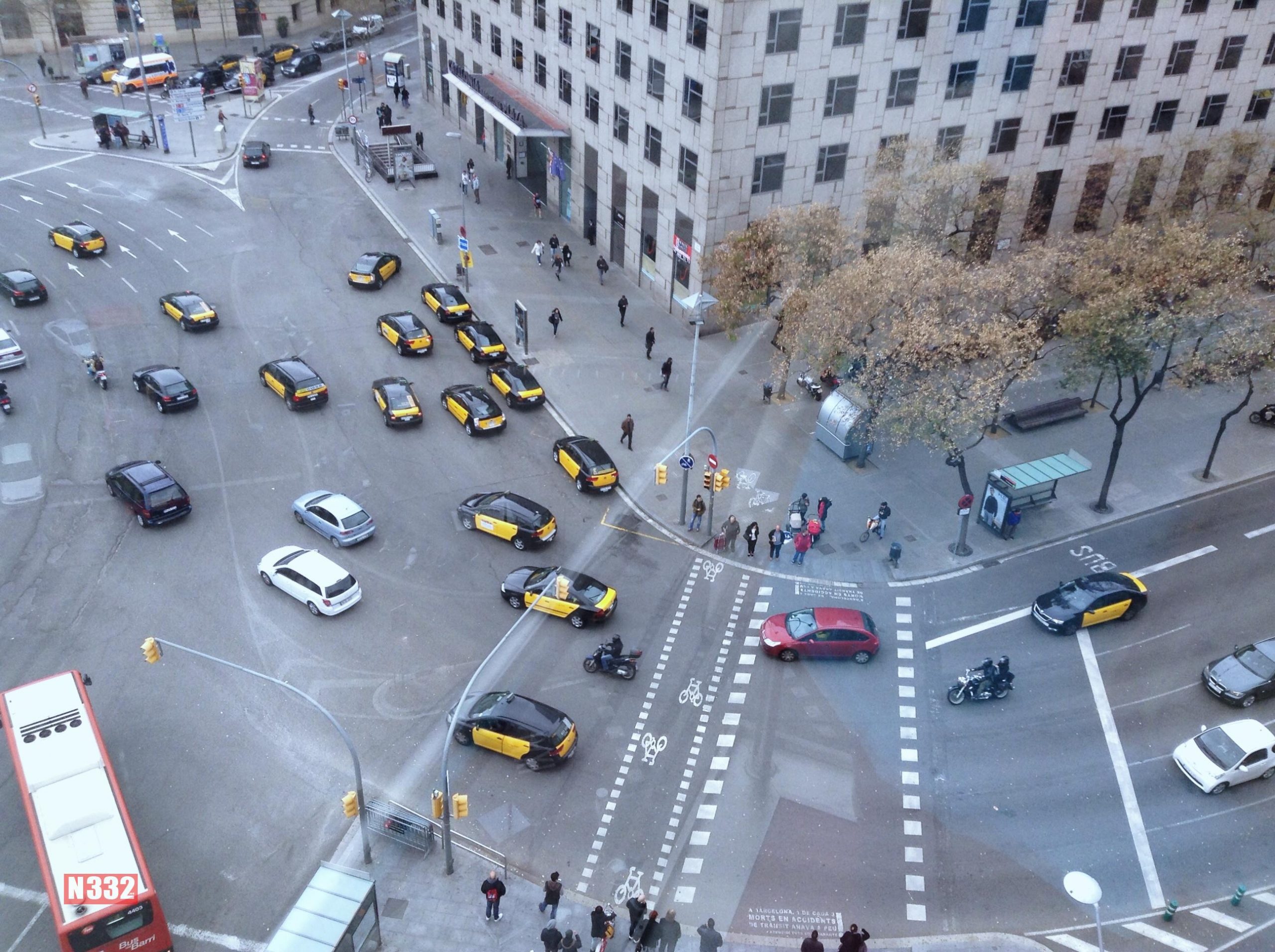 Road Markings and Lines | N332.es - Driving In Spain