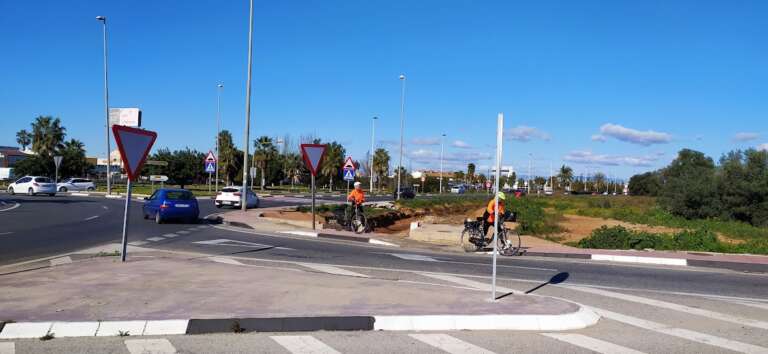 Pedestrians on the Road – Where and how to cross safely | N332.es ...